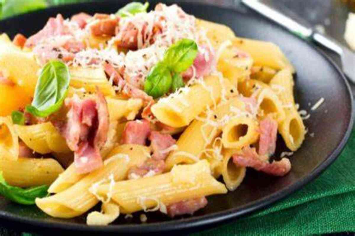 A Roma 'se magnano' le mezze maniche alla papalina: che tripudio di ...